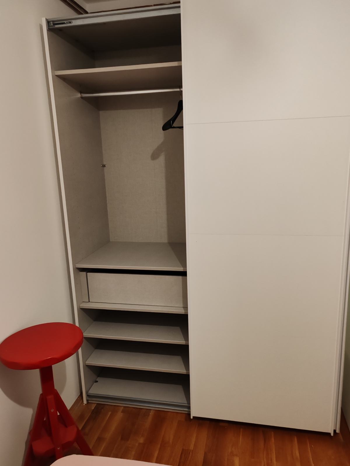 Klizni ormar, bijeli, poklanjam