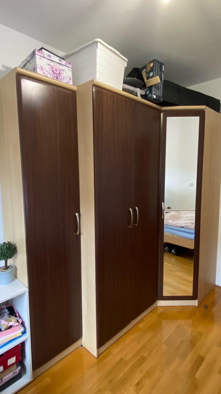 Kutni ormar s ogledalom Alples