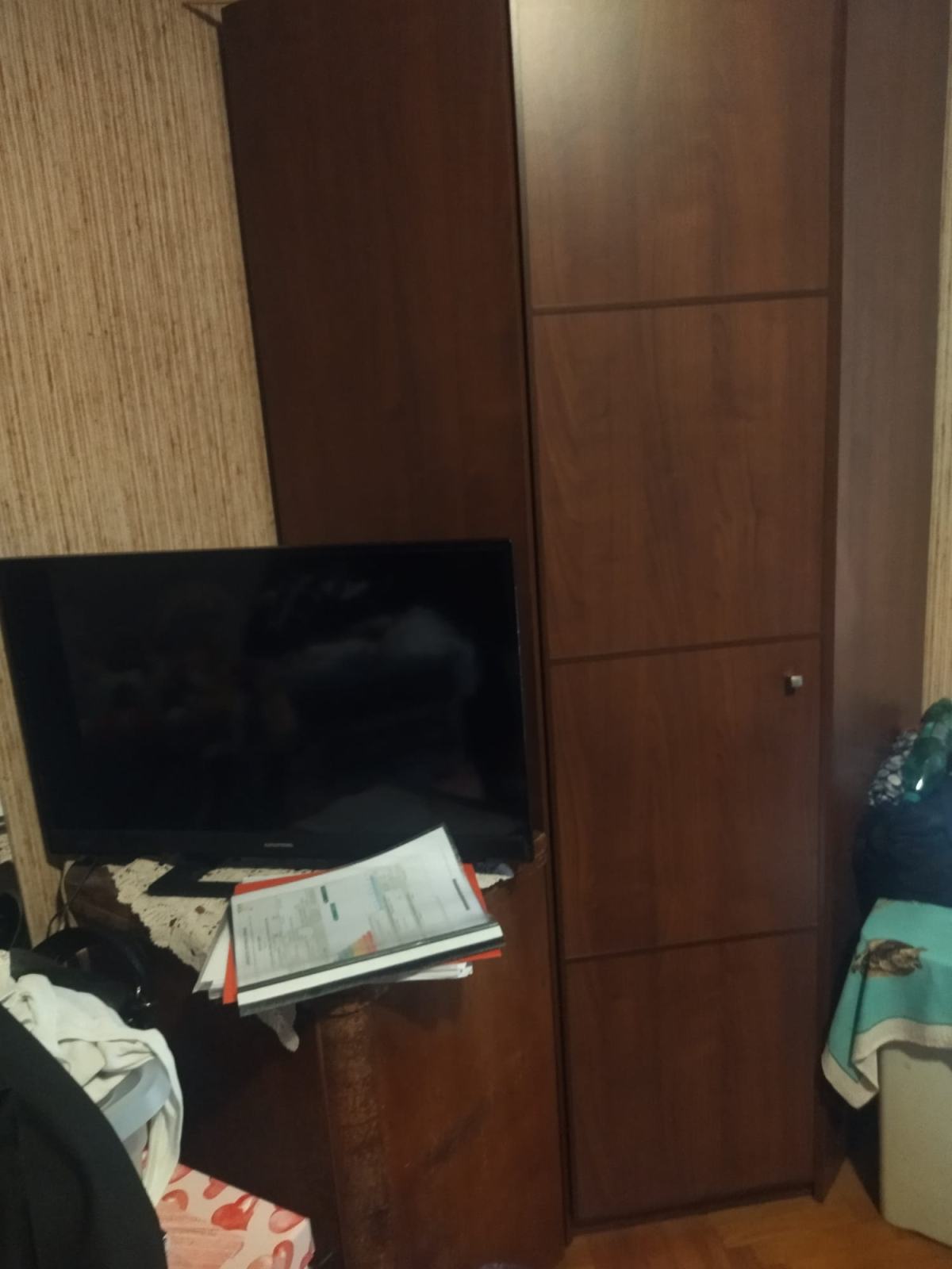 Kutni ormar sačuvan prodajem