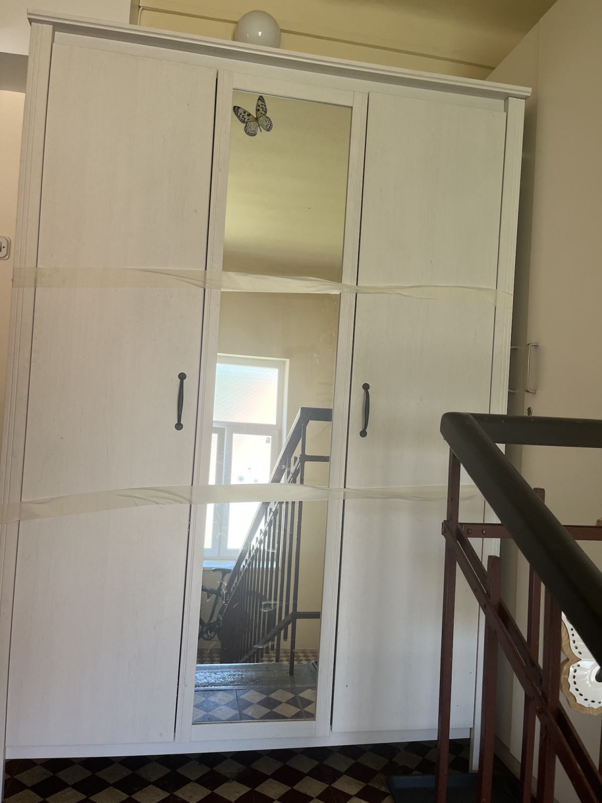 Ormar bijeli poklanjam