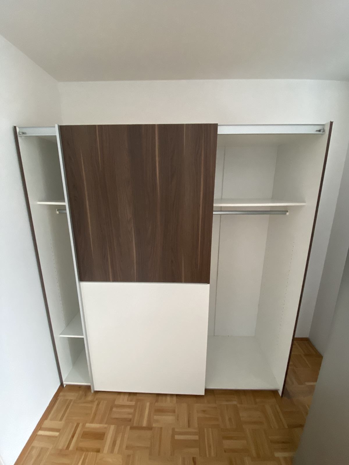 Ormar klizni rezerviran