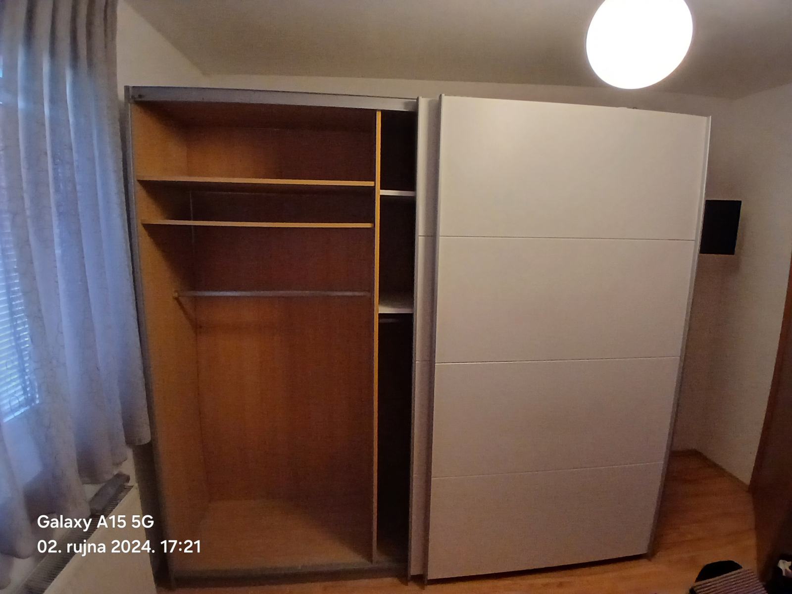 Ormar sa kliznim vratima + 2 noćna ormarića