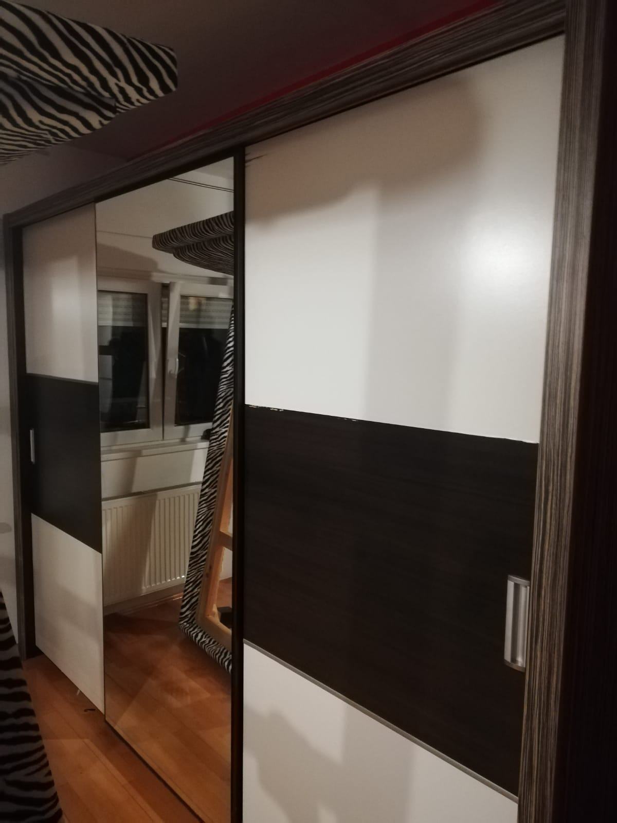 Ormar s kliznim vratima - HITNO !!!! 3-djelni