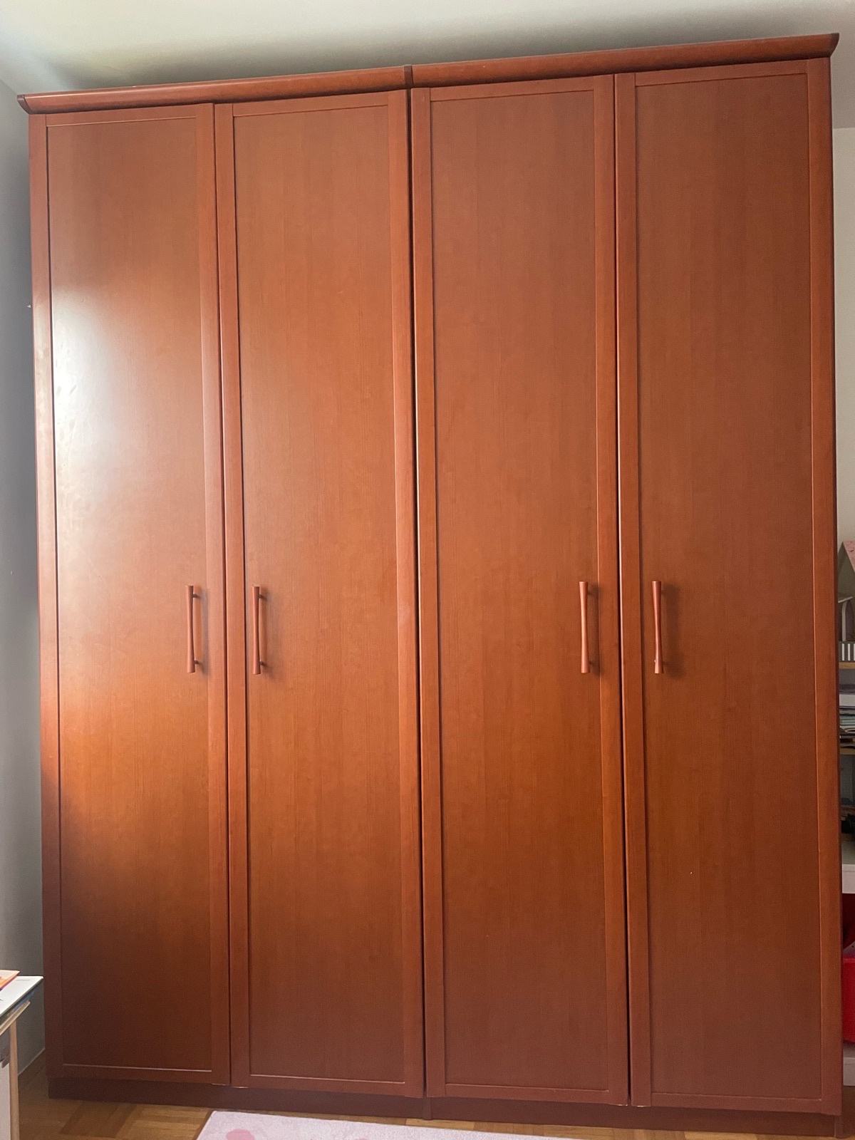 Ormar i komoda s ogledalom