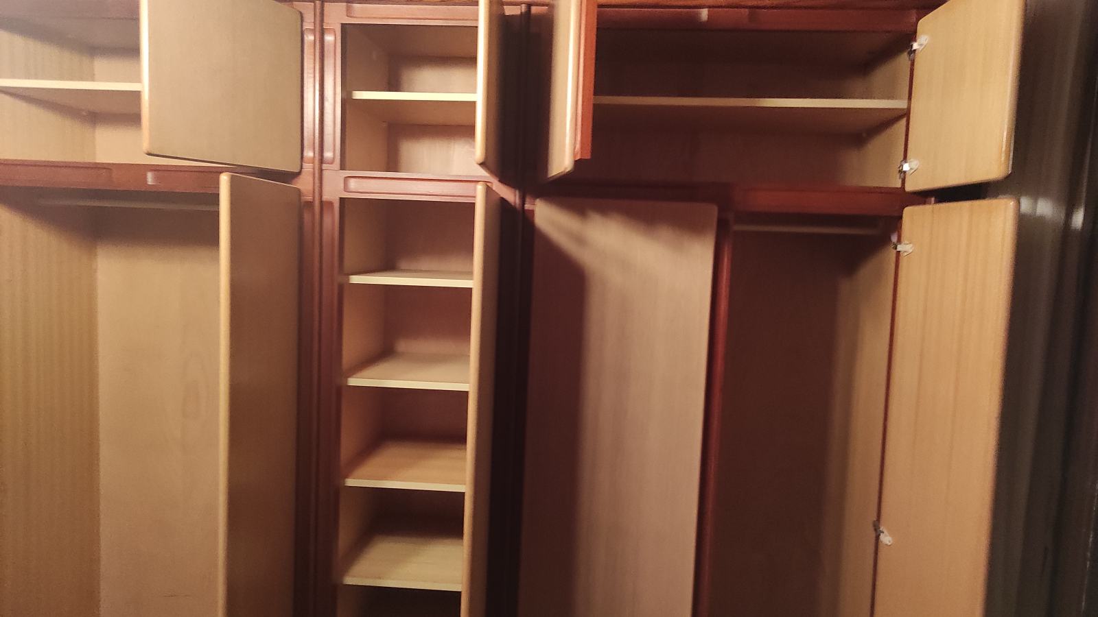 ORMAR PUNO DRVO dostupan 246Šx205Vx60D