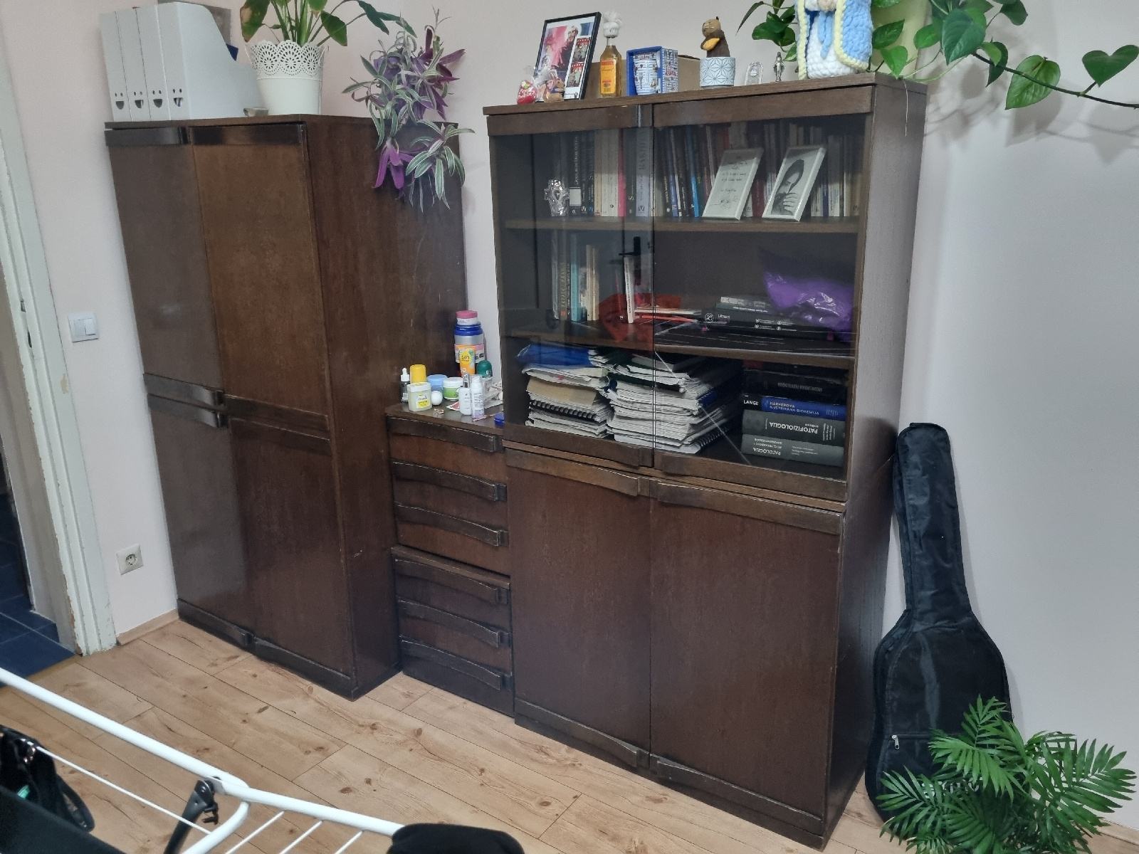 Ormar i staklenjak- poklanjam