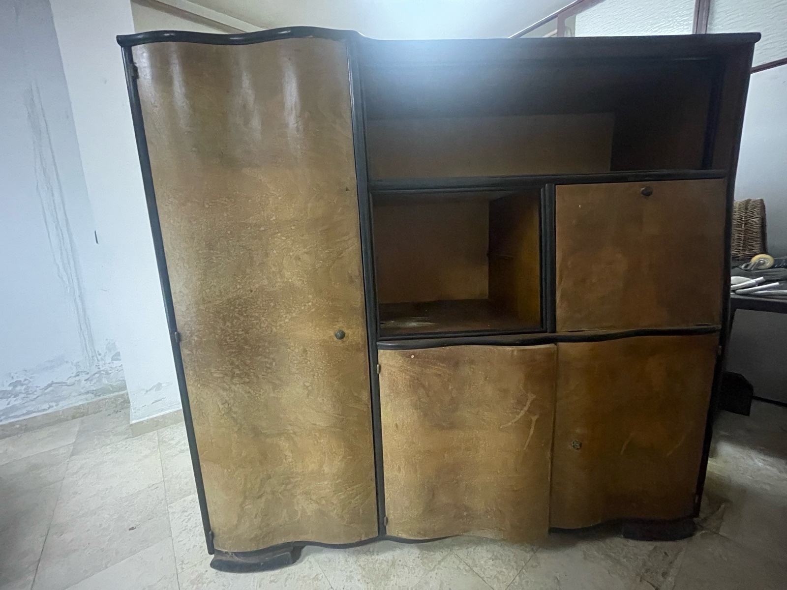 Ormar starinski, okvir i fronte od punog drva.