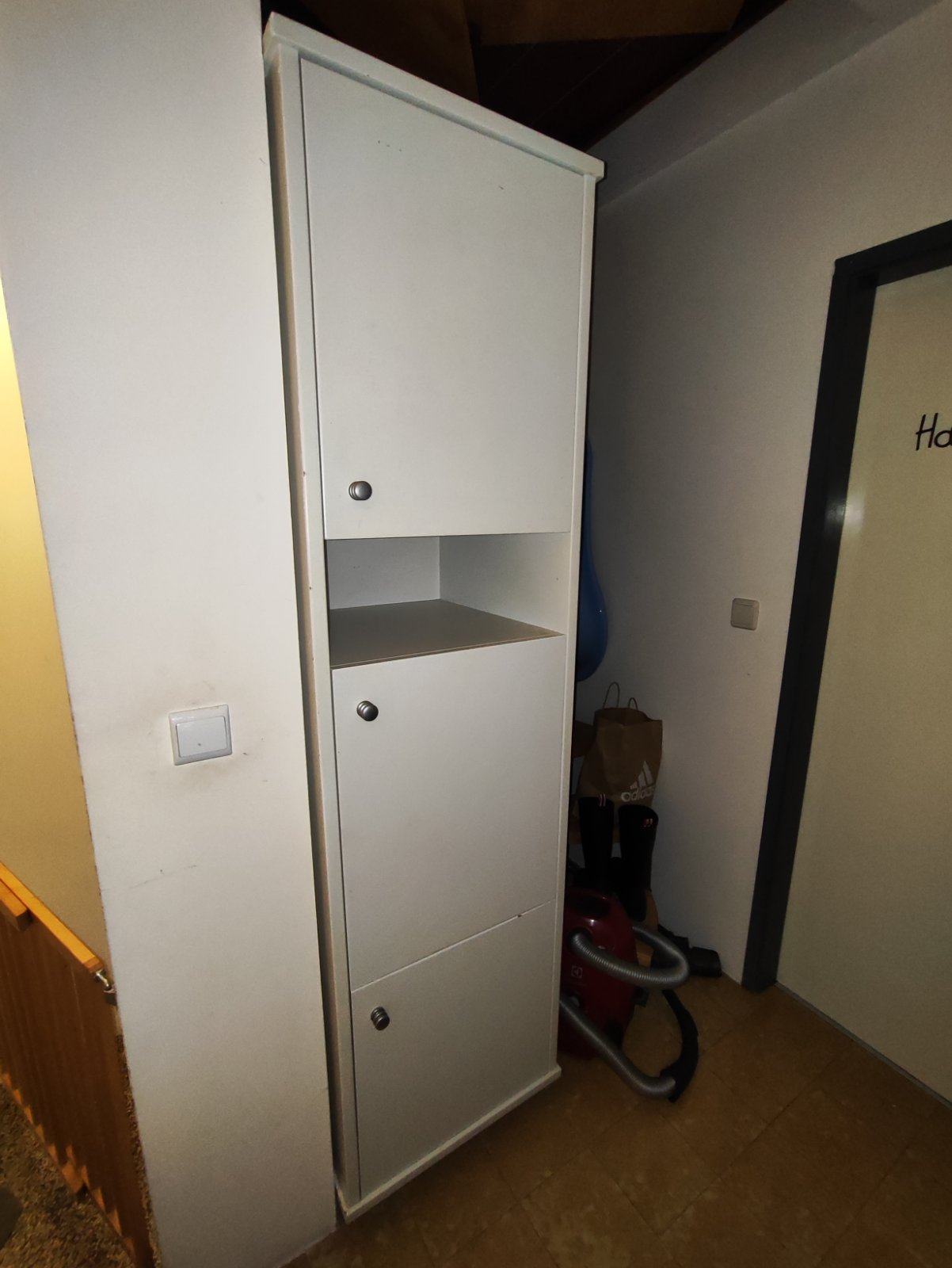 Poklanjam dva ormara