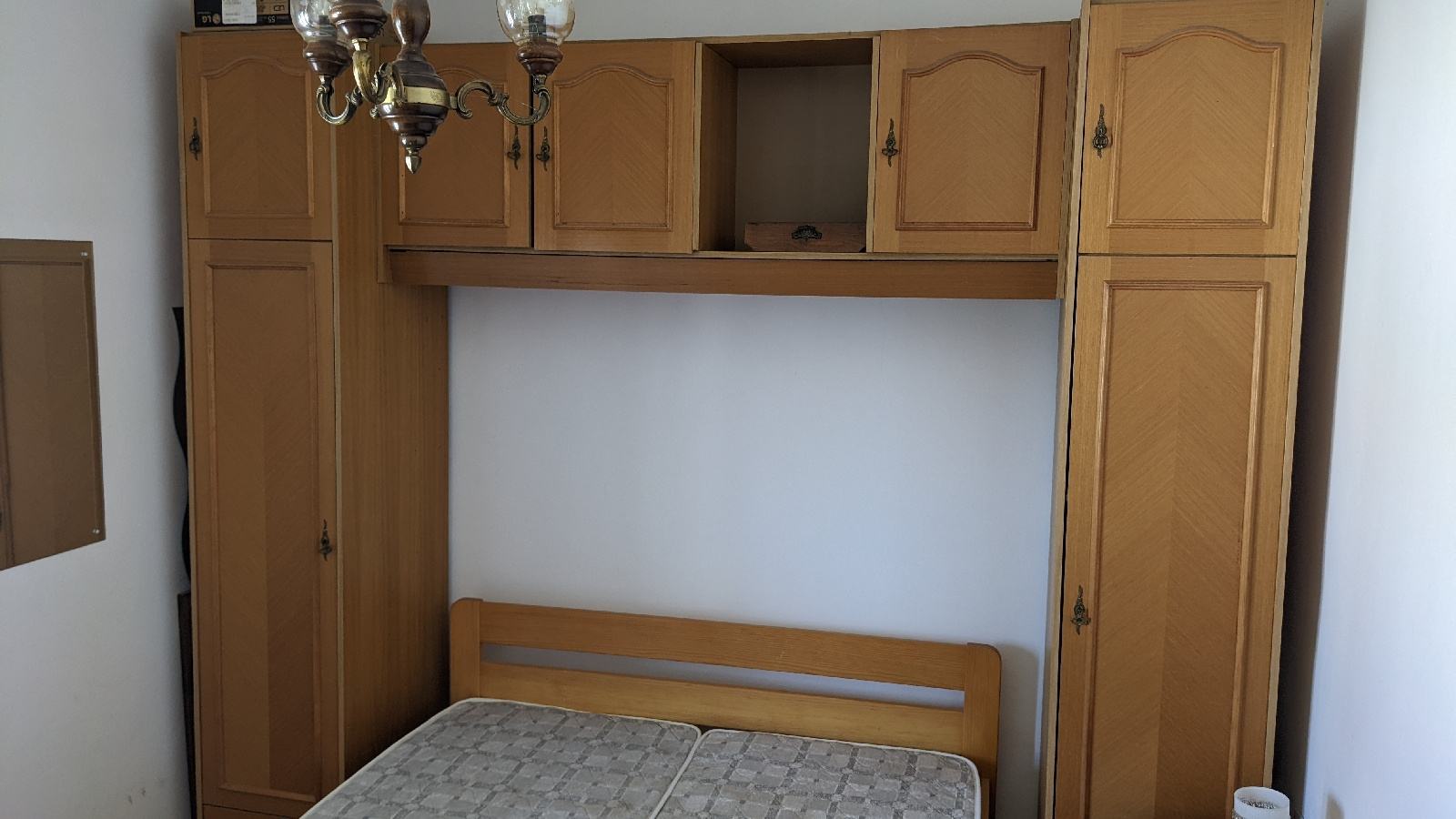 Poklanjam spavaću sobu