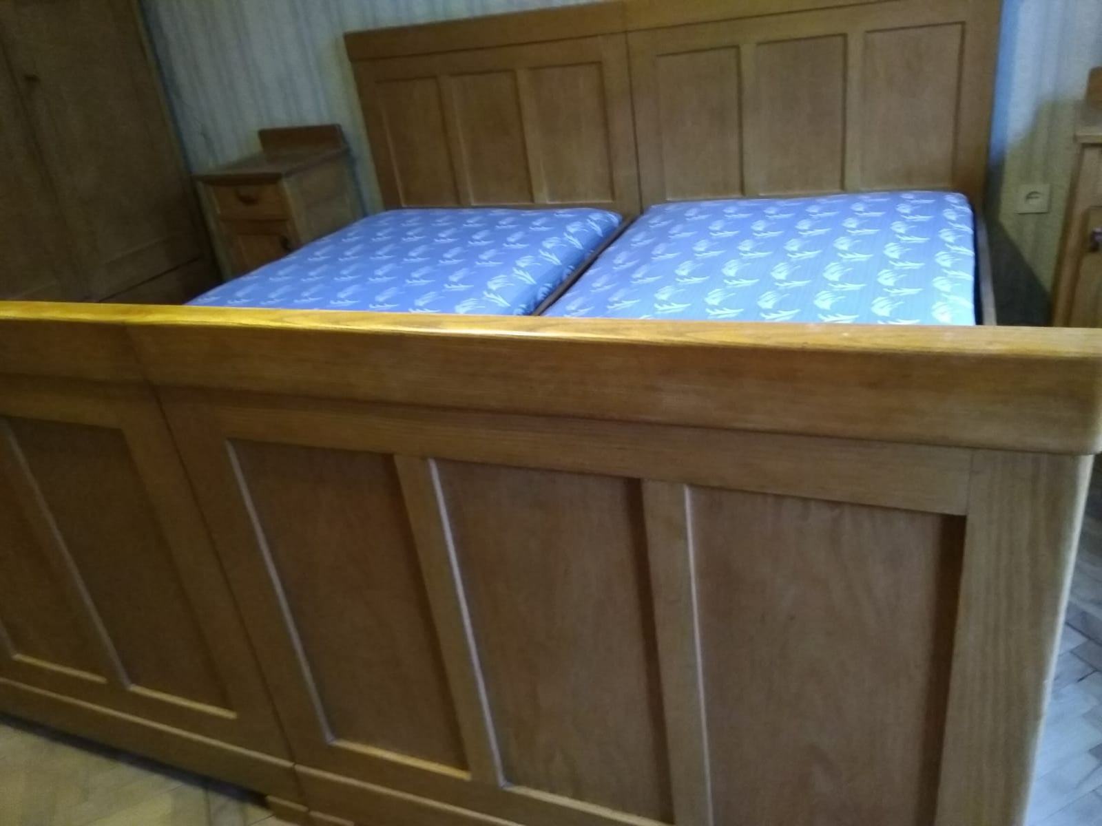 Poklanjam starinske ormare I krevete