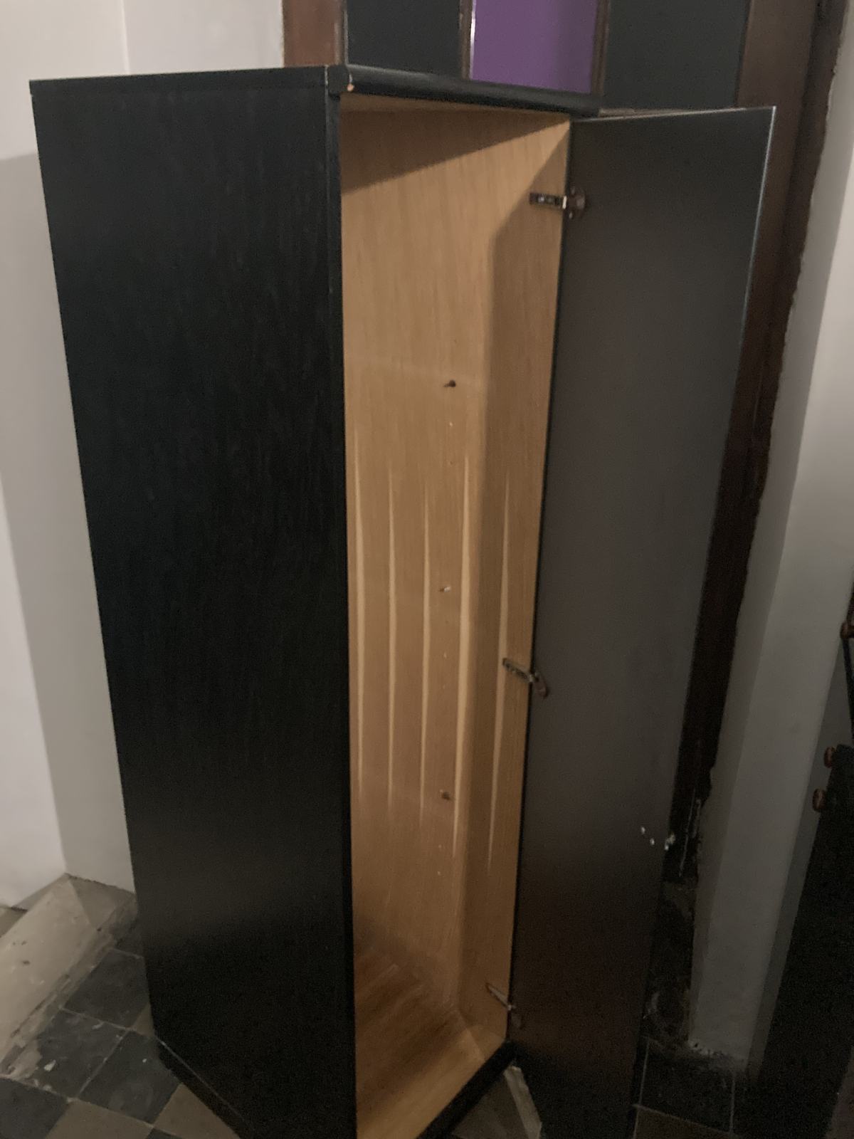 PRILIKA: Poklanjamo ormar