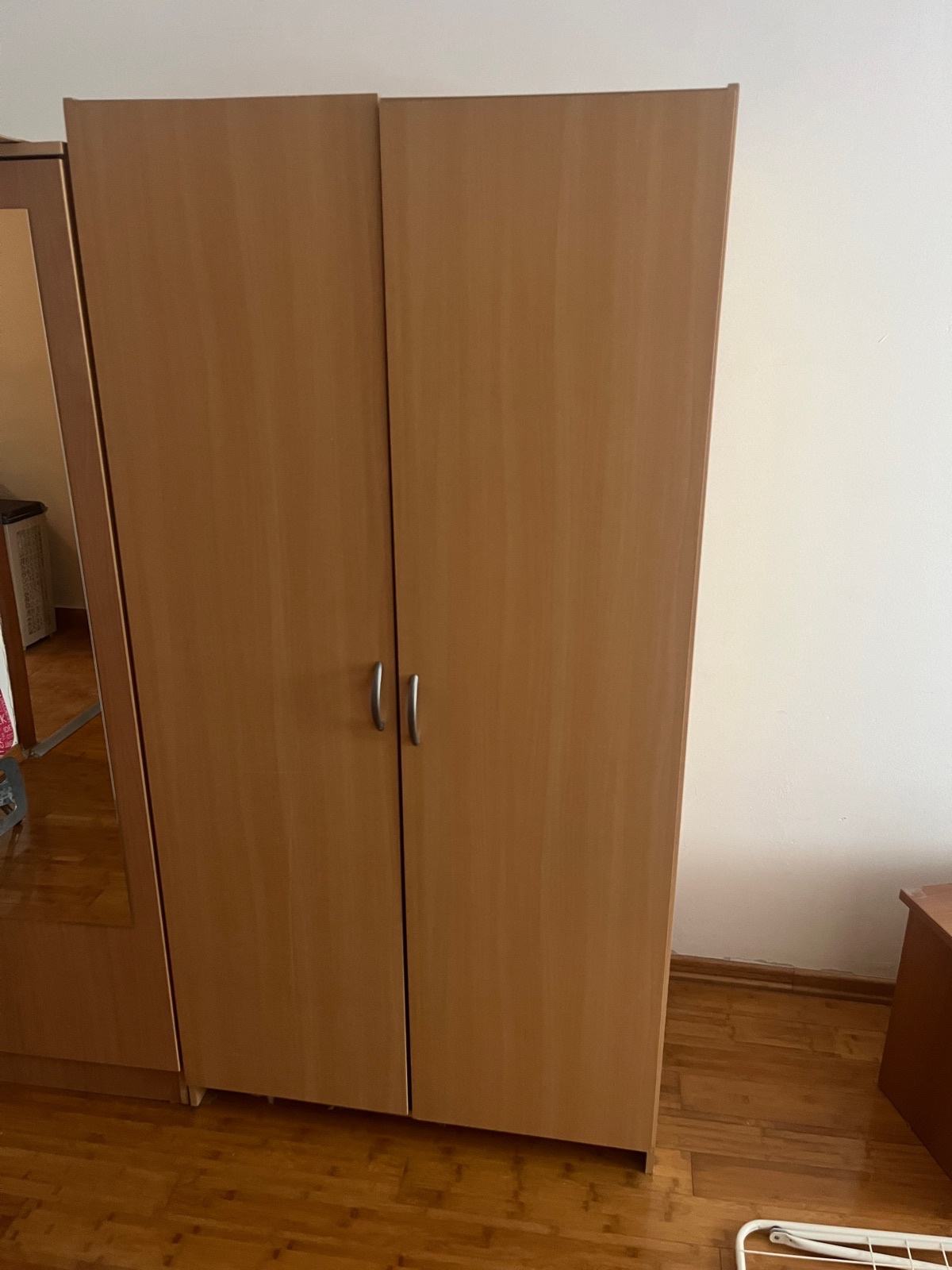 PRODAJEM DRVENI ORMAR *HITNO* JEFTINO!