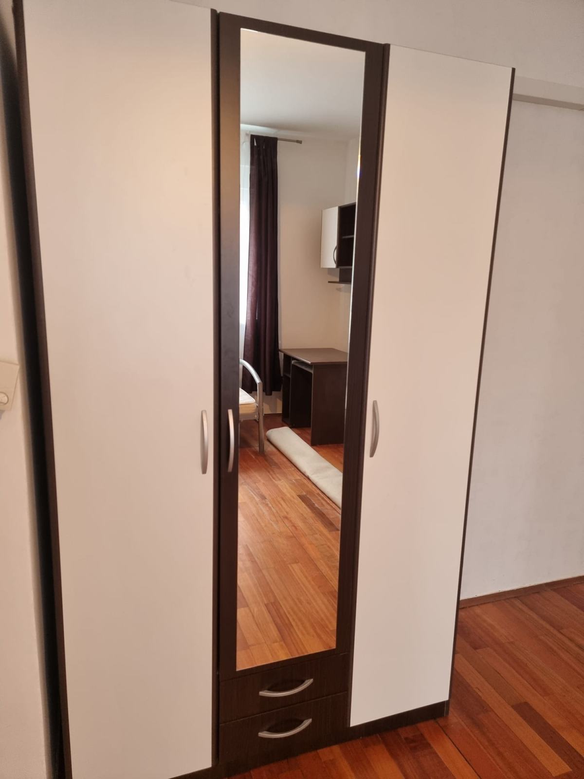 Prodajem dva kompleta: Ormar Karmen