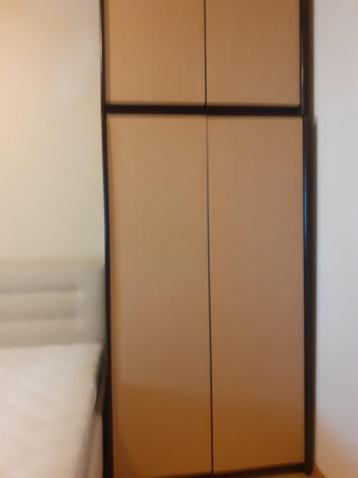 Prodajem dva ormara, komodu i krevet