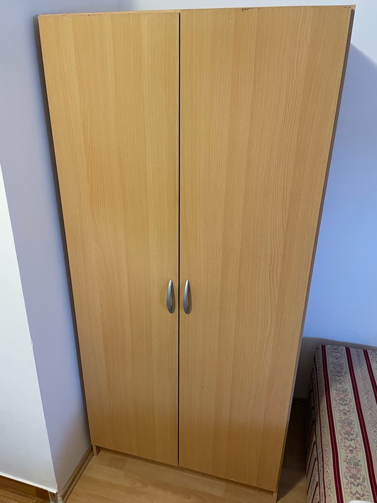 Hitno prodajem ormar