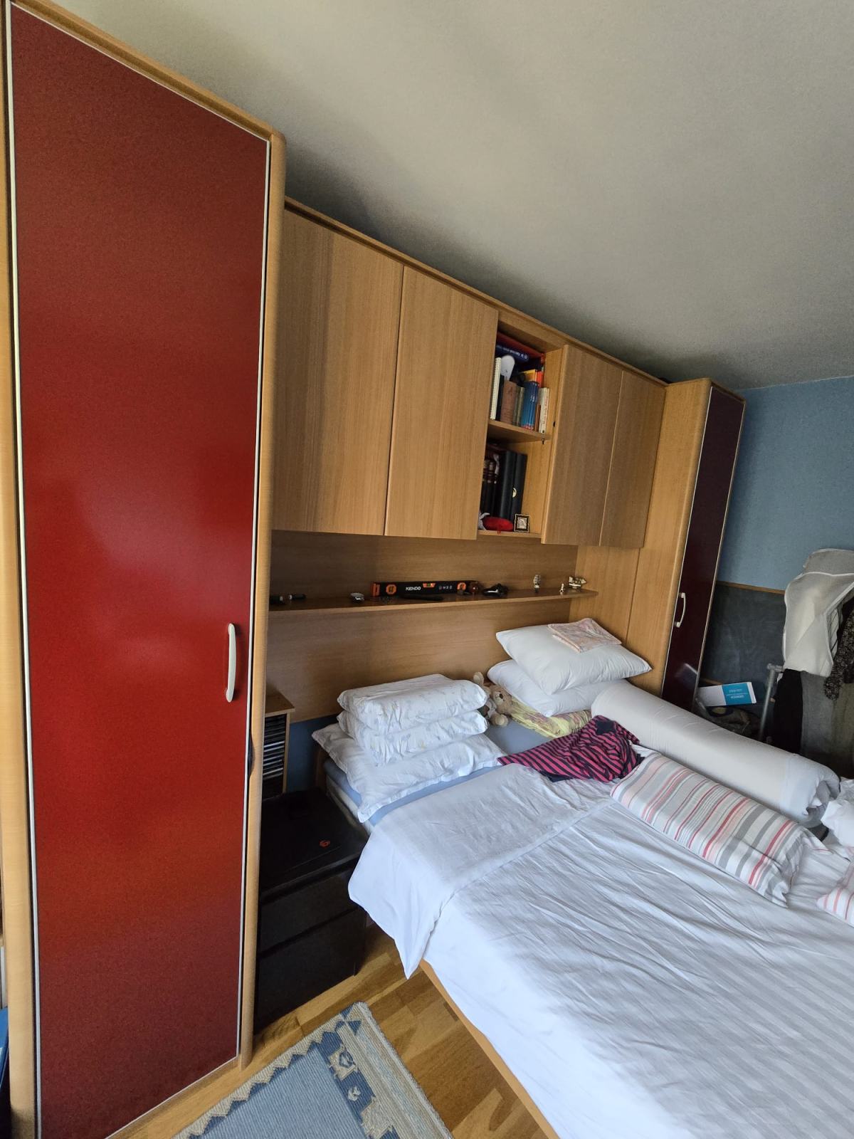 Prodajem praktičan i prostran ormar