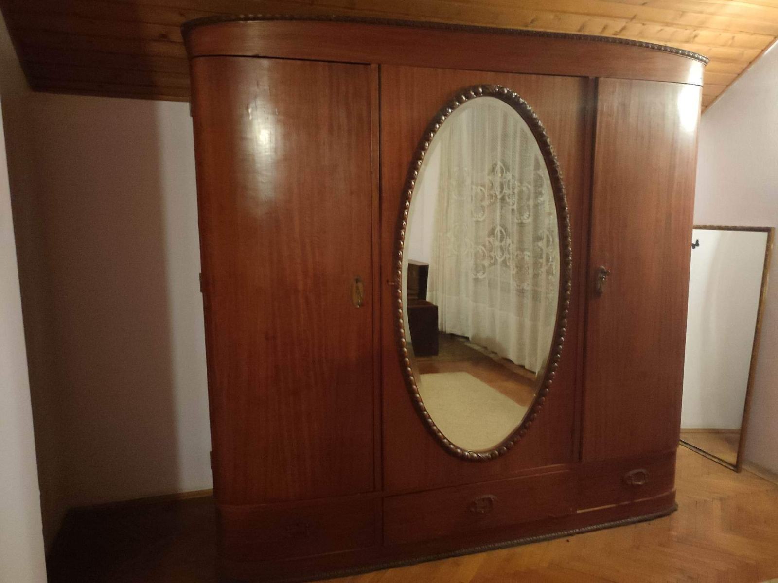 Prodajem starinski ormar