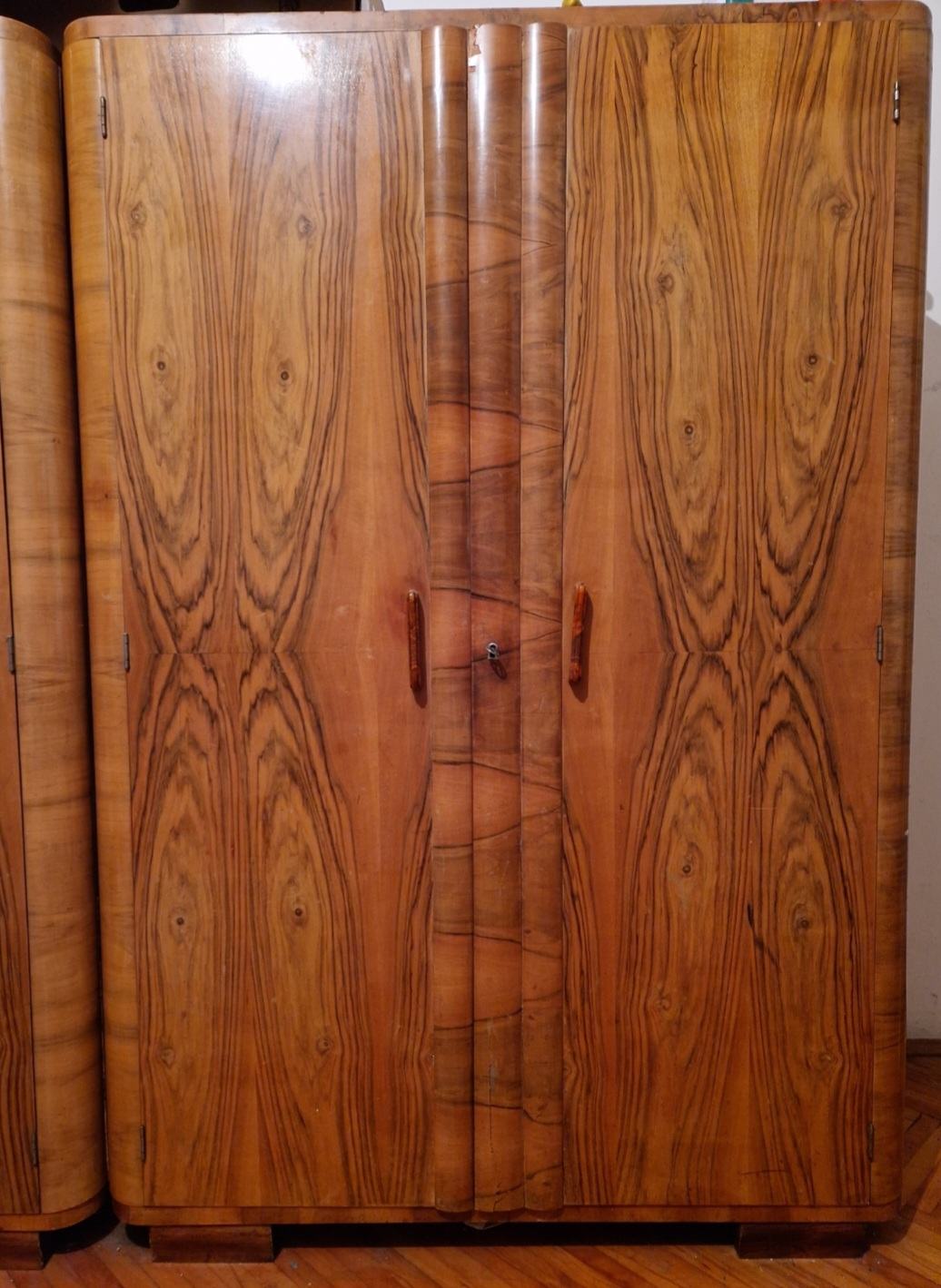 Prodajemo starinske ormare od punog drva jeftino