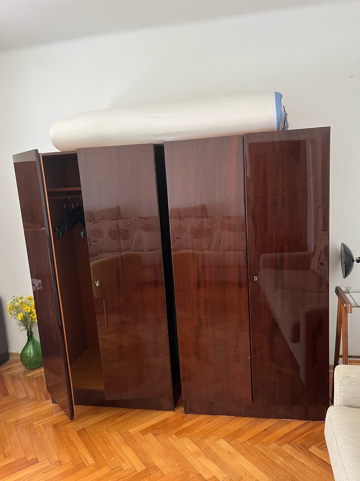 POKLANJAM rabljeni namještaj