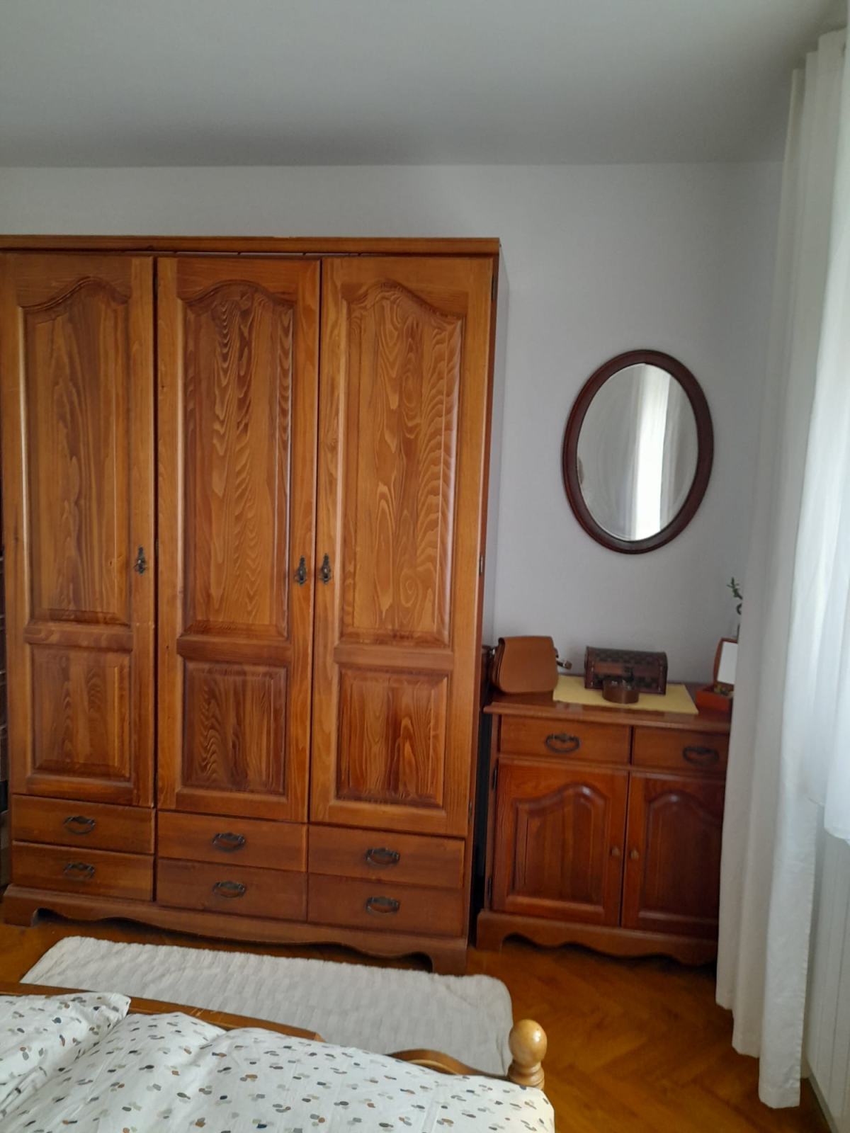 Spavaca Soba Komplet: Mahagonij (Izvrsno Stanje)