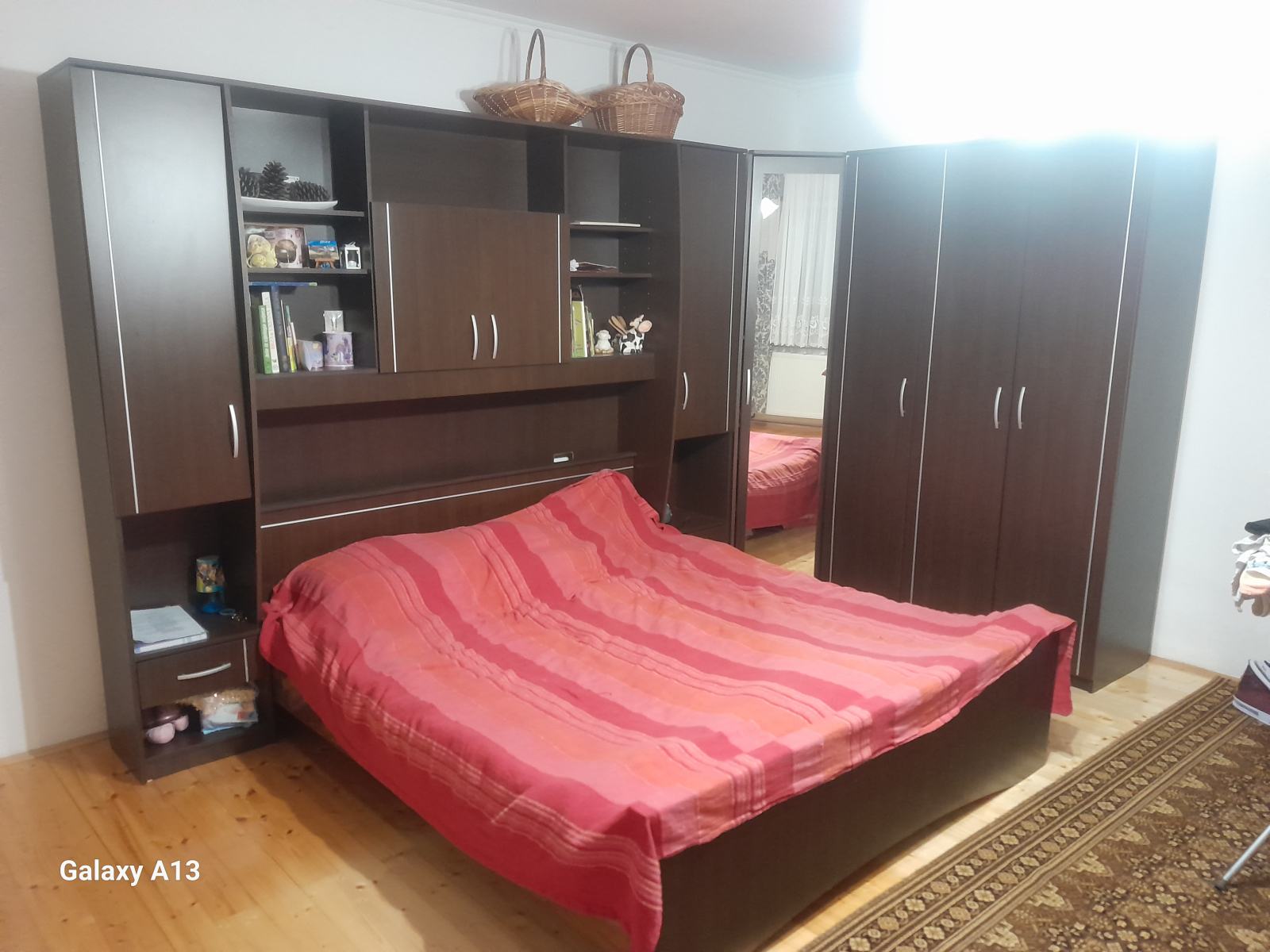 Spavaća soba, ormari , krevet ! HITNO