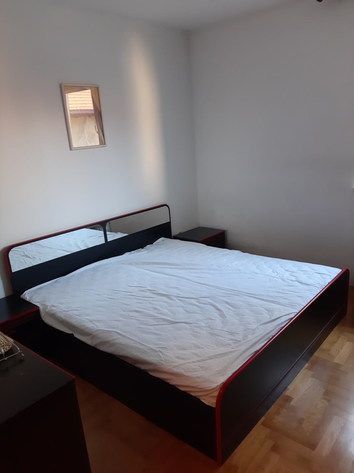 SPAVAĆA SOBA, POKLANJAMO - krevet i ormari