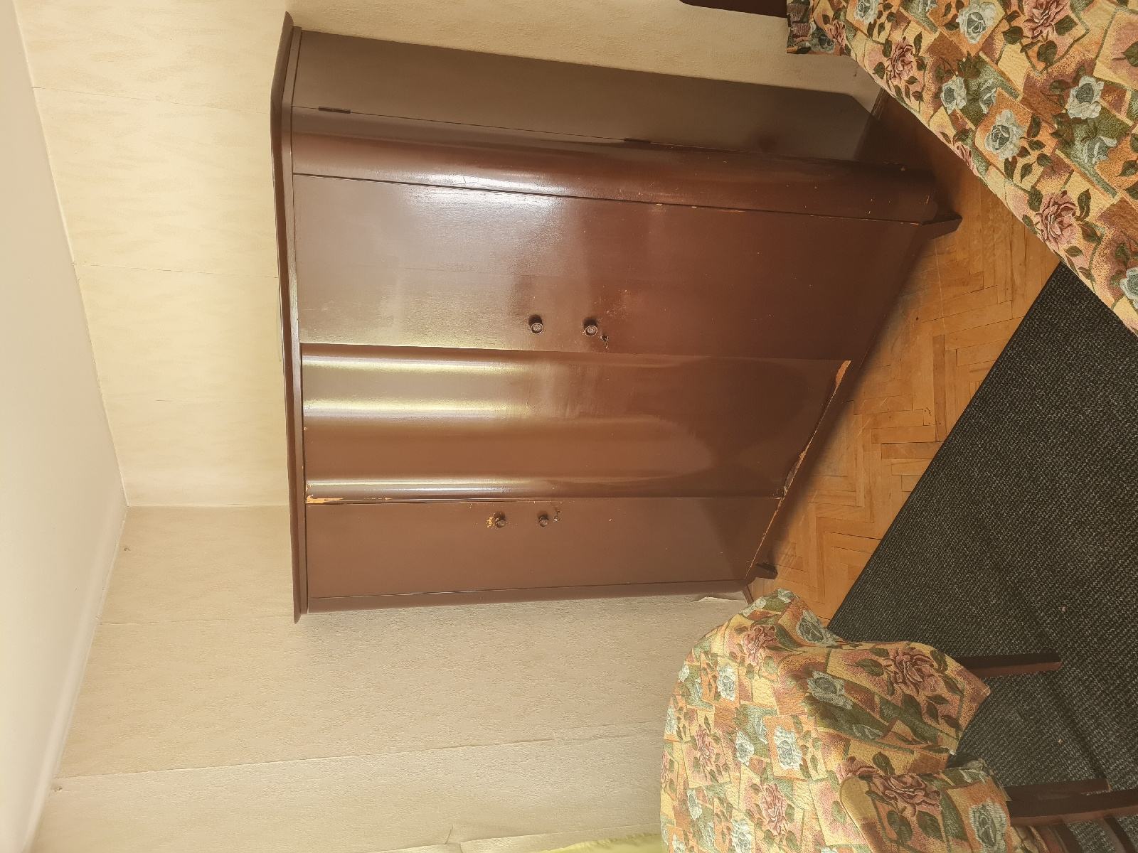 Starinski ormar-VRLO POVOLJNO!!!