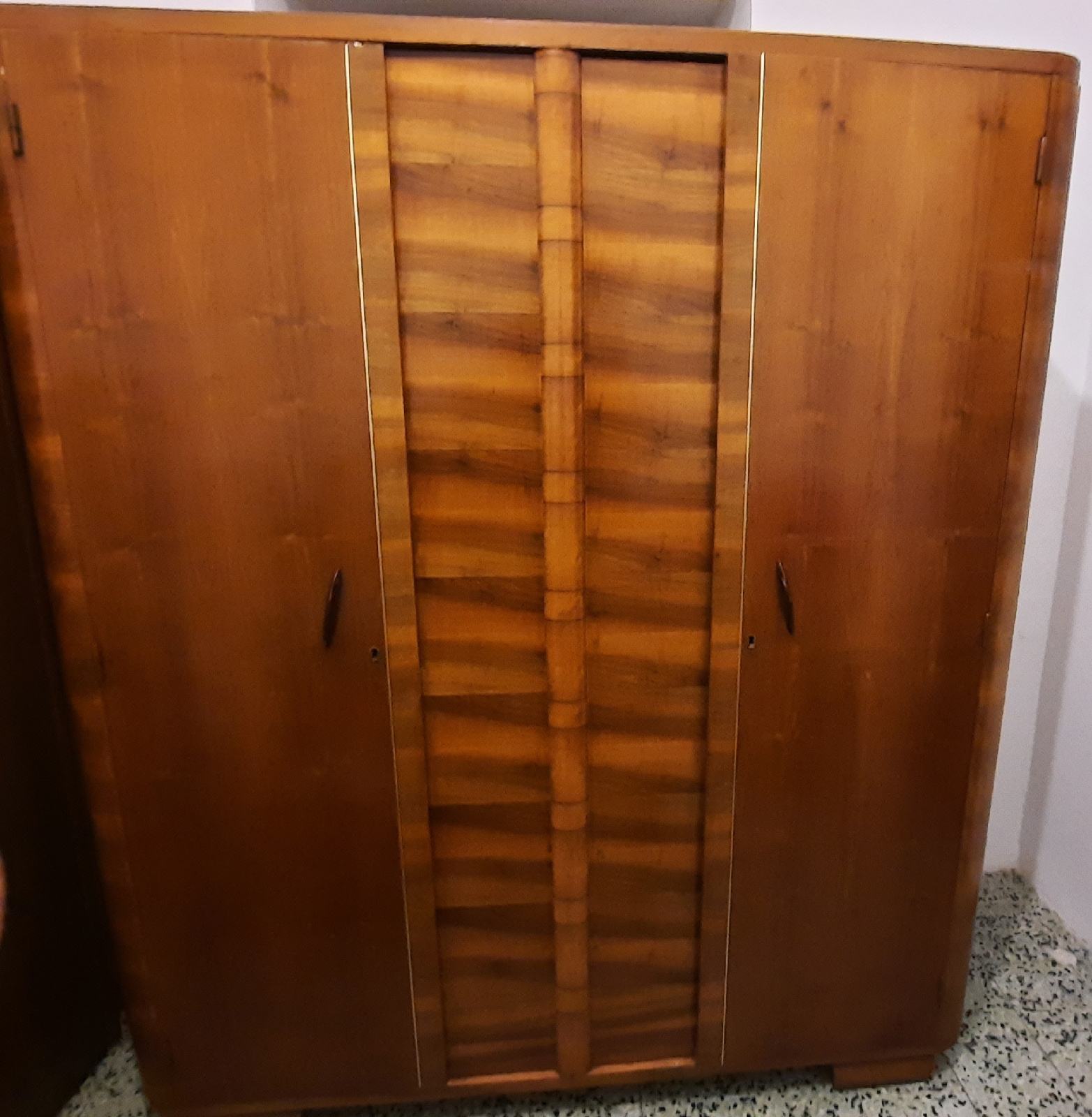 Starinski trokrilni ormar