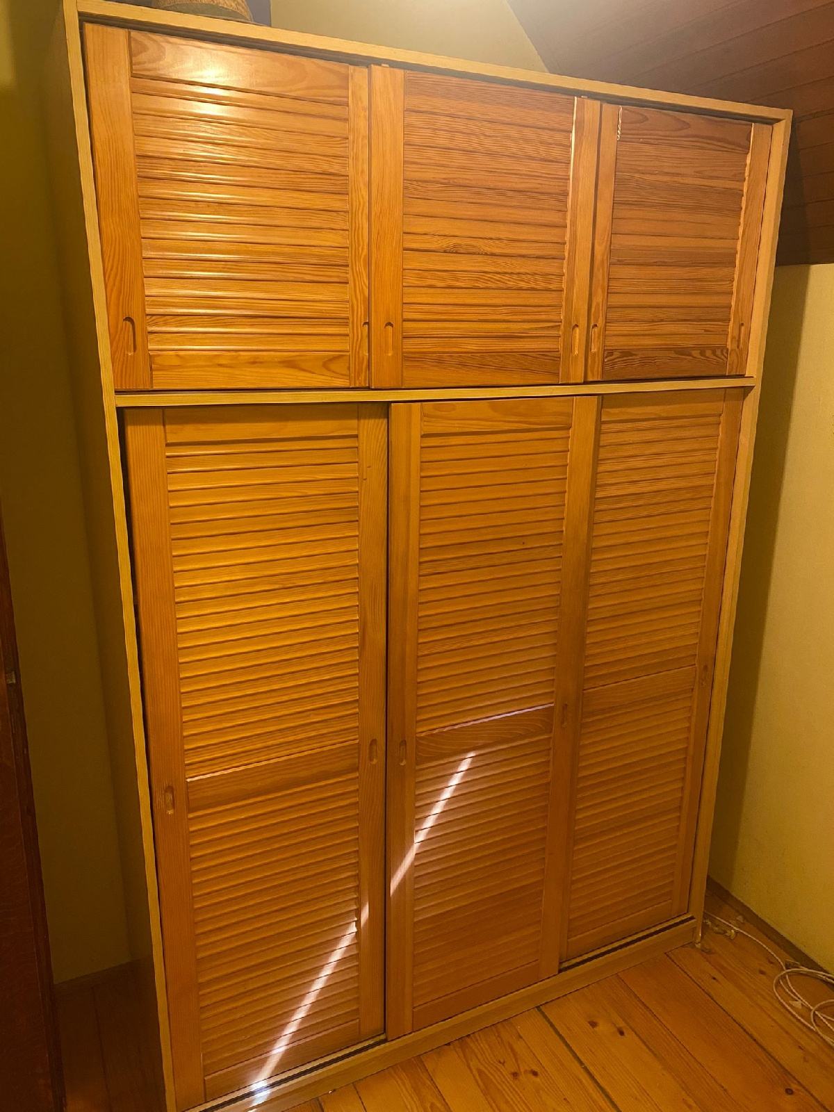 Hitno trokrilni ormar rastavljen