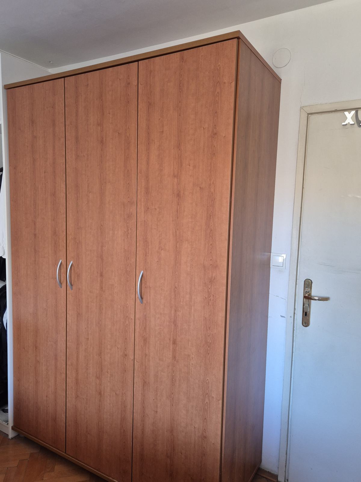 Trokrilni ormar u odličnom stanju