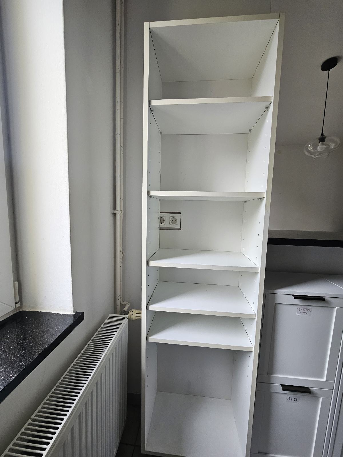 Visoki ormar sa 6 polica