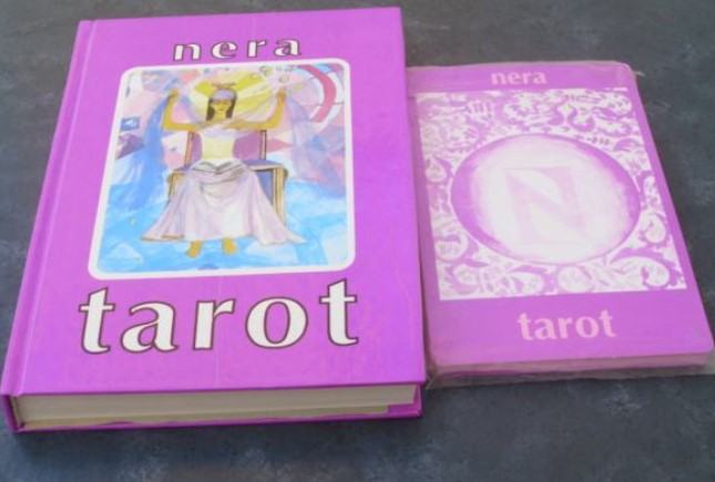 Nera: Tarot sa kartama