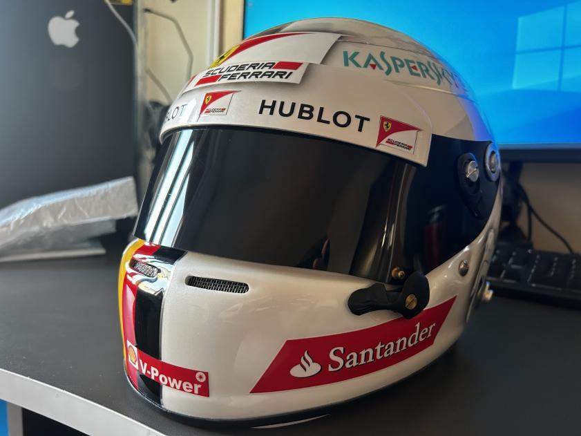 Formula 1 kaciga Sebastiana Vettela || Original 2015 sezona || Ocuvana