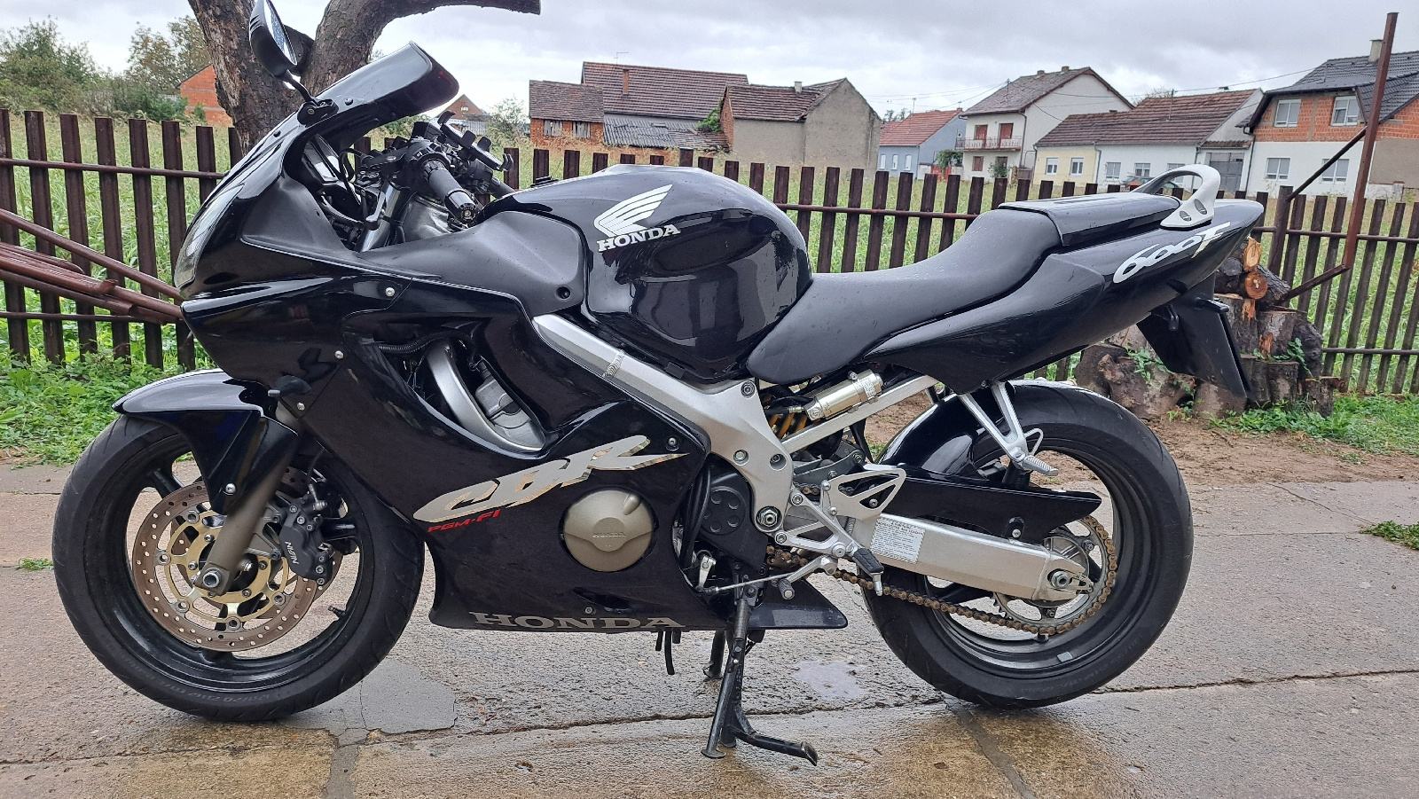 Honda CBR600F 600 cm3, 2005 god.