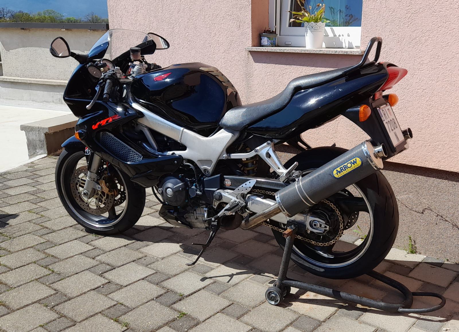 Honda VTR 1000 F 996 cm3, 1998 god.