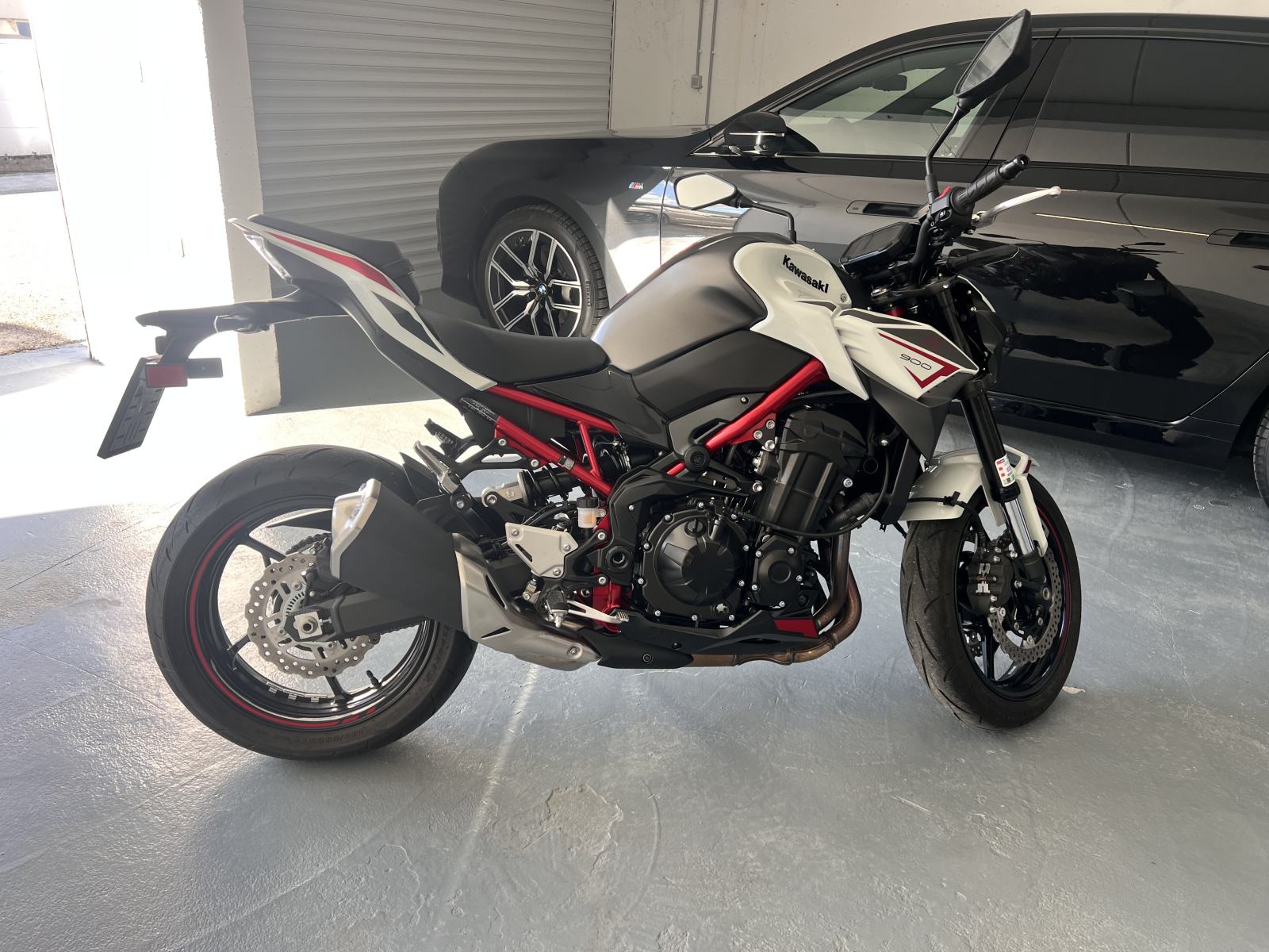 Kawasaki ZR900F 948 cm3, 2022 god.