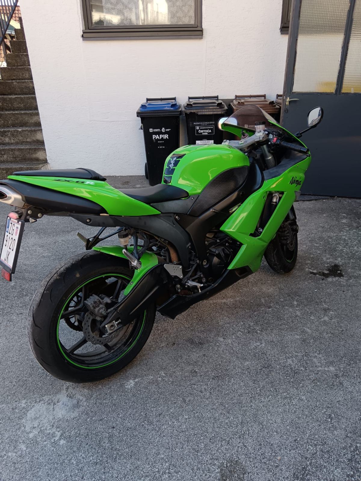 Kawasaki ZX6R 600 cm3, 2007 god.