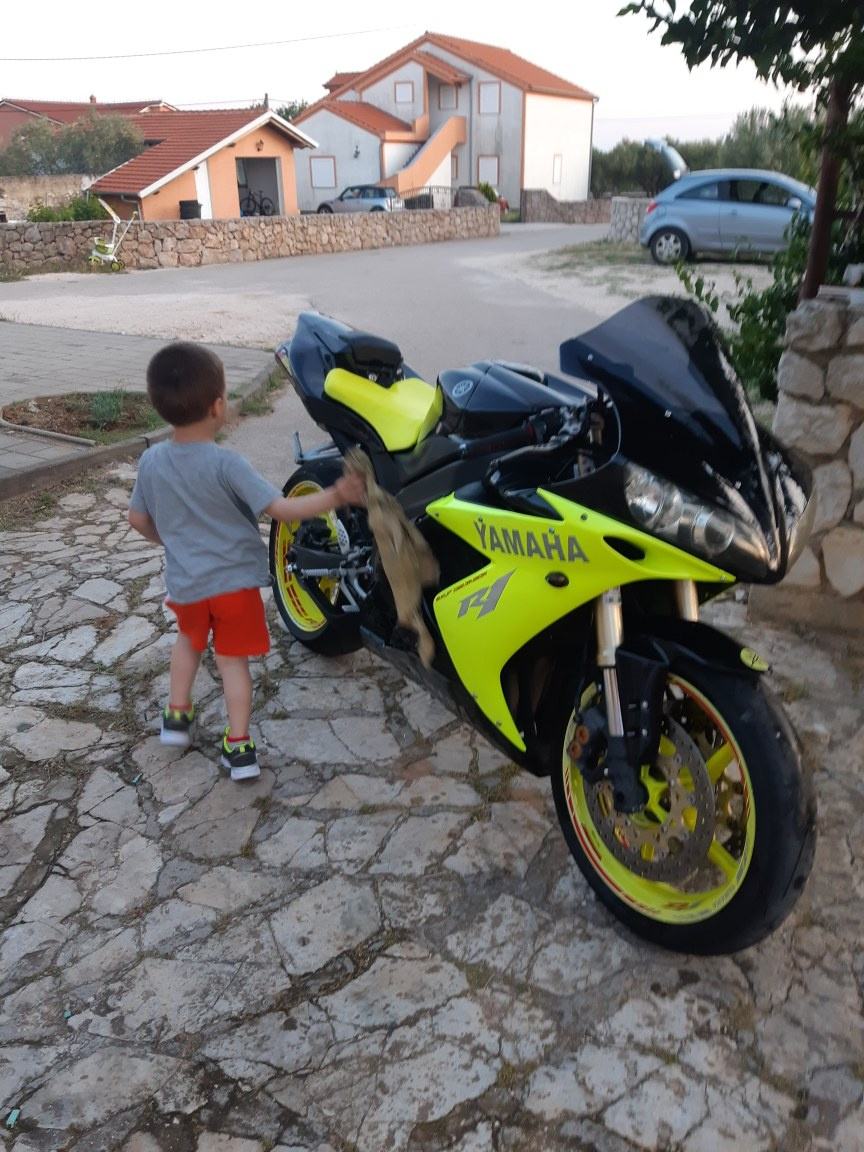 Yamaha R1 999 cm3, 2004 god.