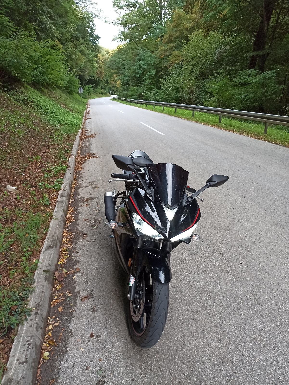Yamaha R3 321 cm3, 2019 god.