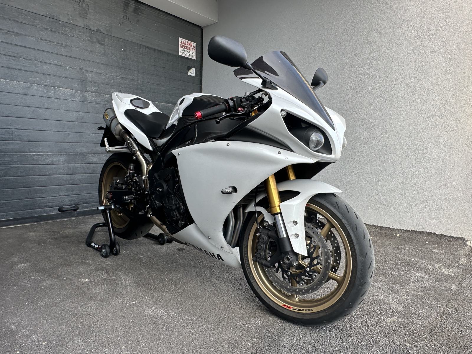 Yamaha YZF R1 2011 RN22 998 cm3, 2011 god.