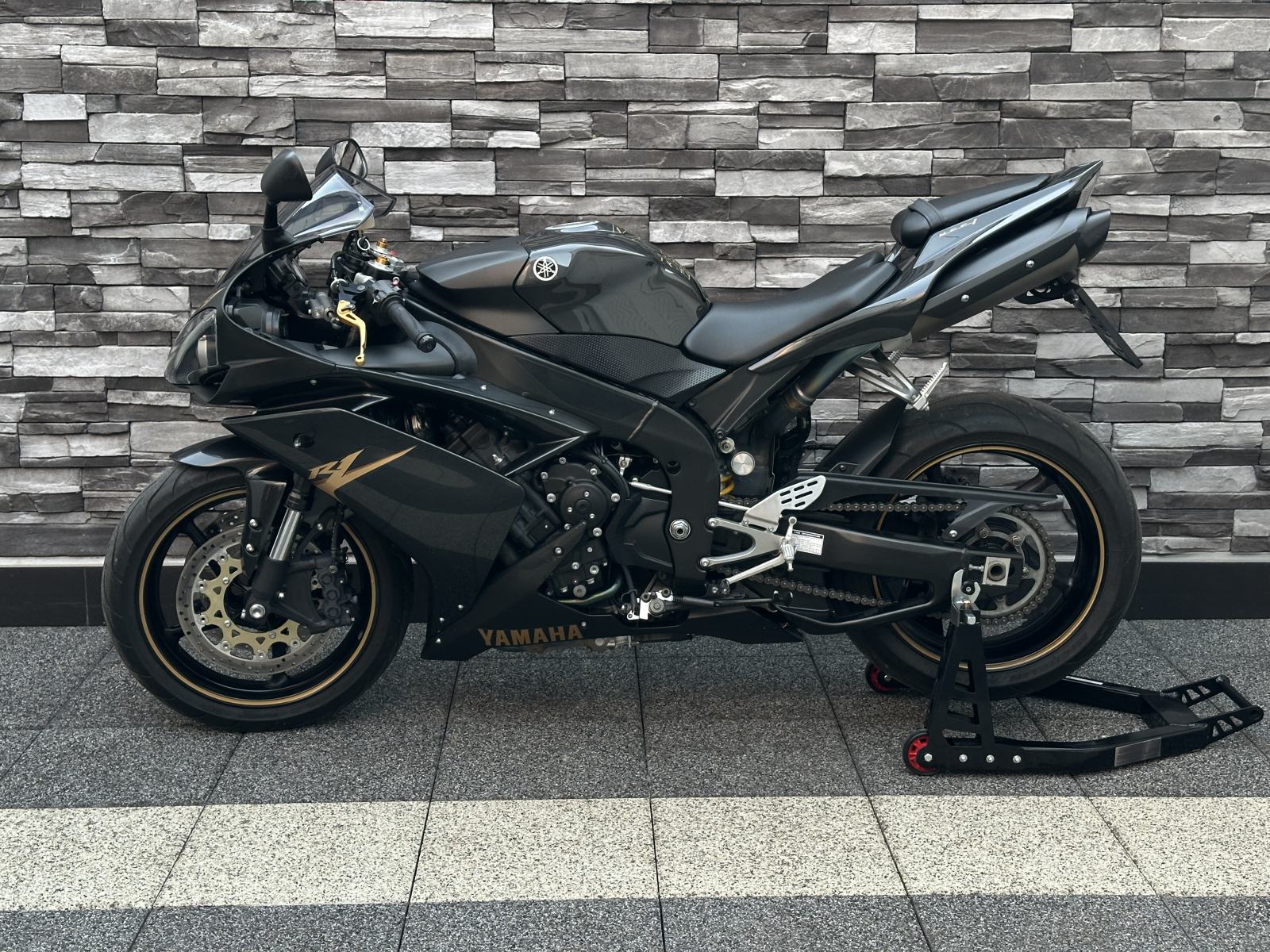 Yamaha YZF R1 RN19, 2009 god.