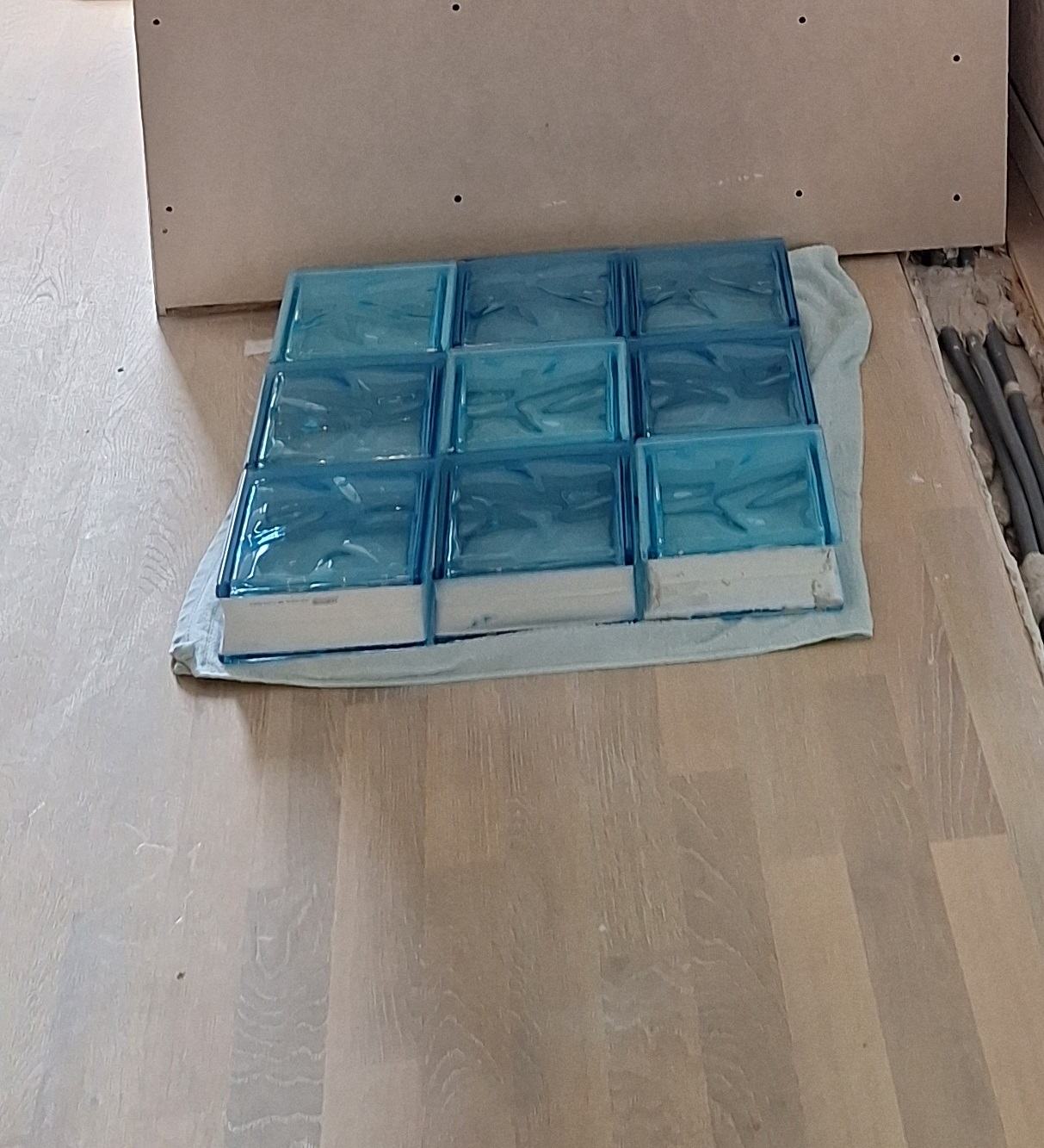 Staklena opeka VITRABLOK AZUR 1908/W