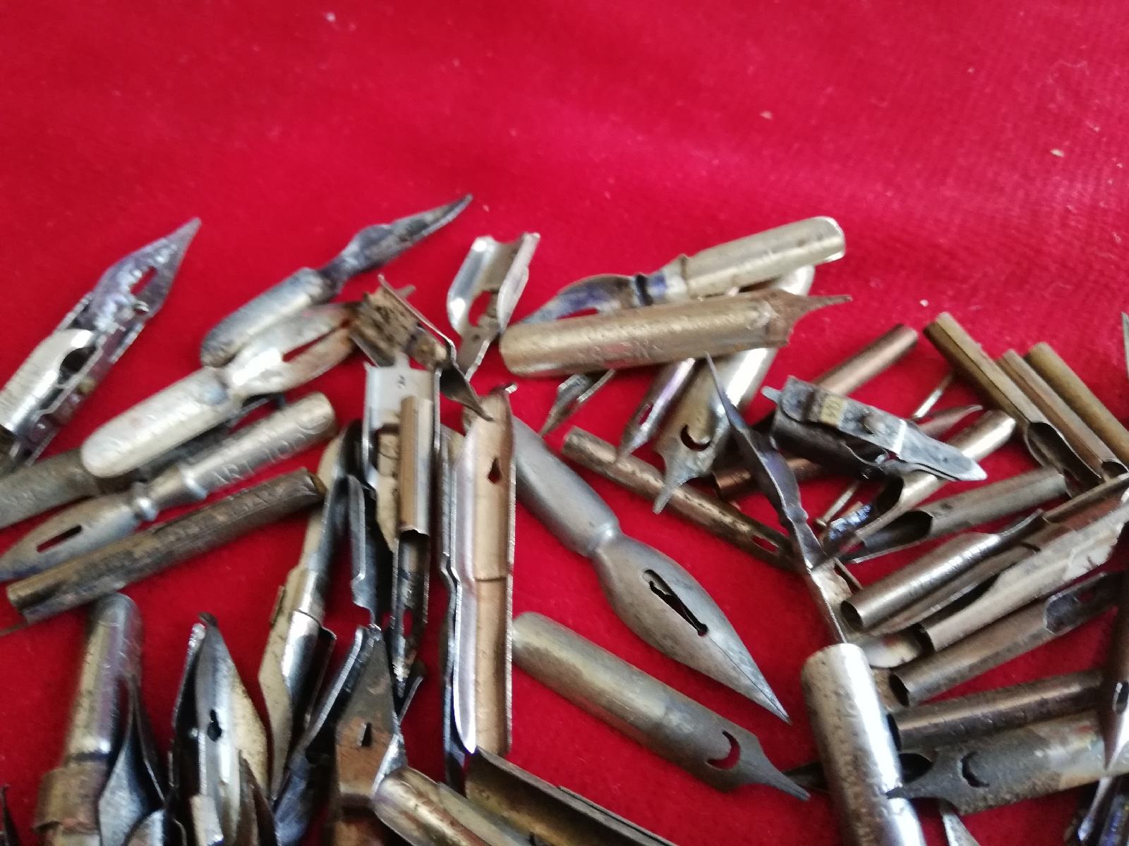 80 Starih pera za pisanje ili crtanje