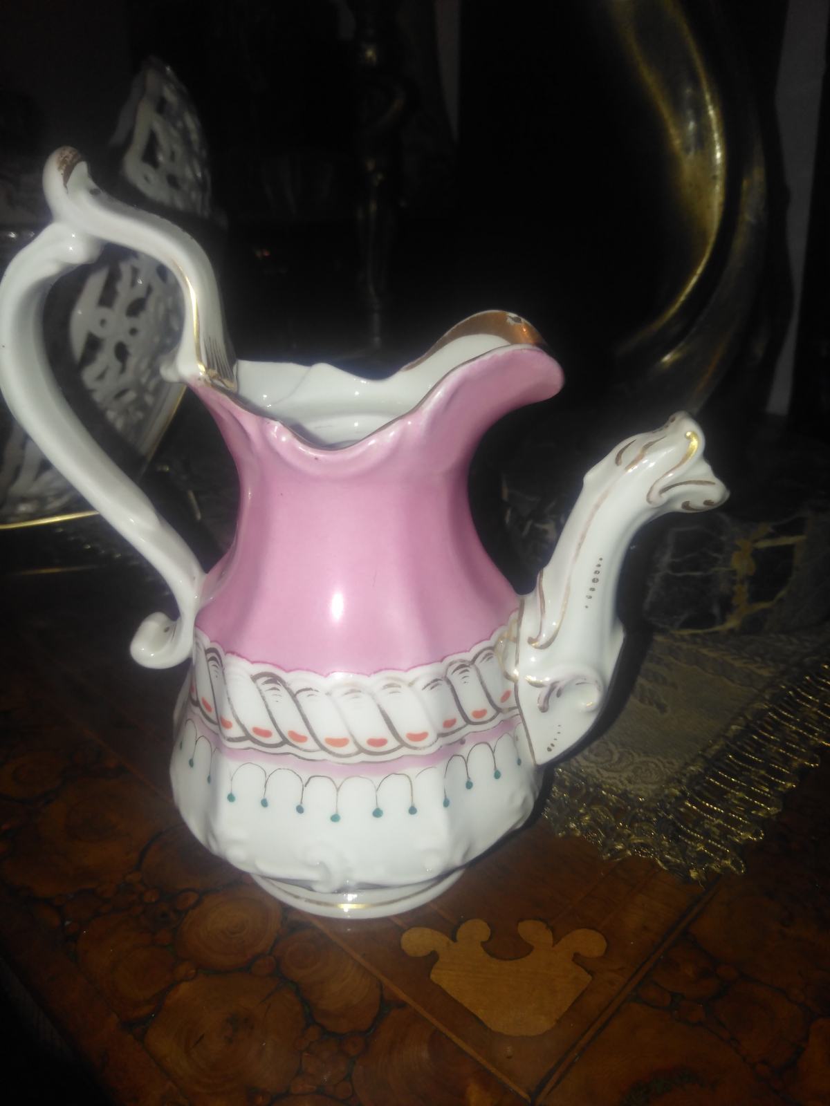 Austrugarski stari rozi vrč