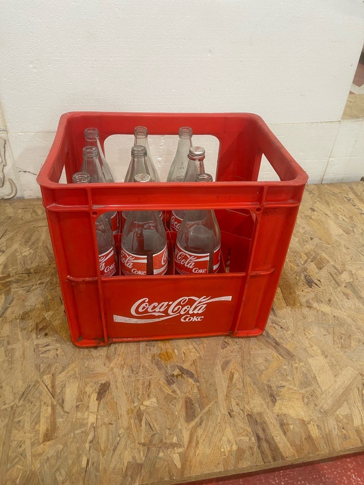 Coca Cola - gajba i 9 starih staklenih boca