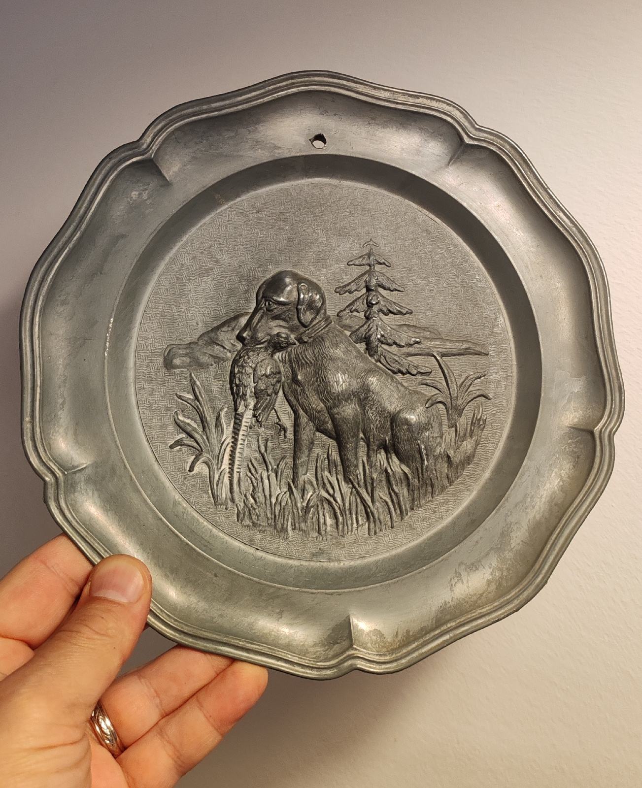 DEKORATIVNI LOVAČKI TANJUR - KOSITAR