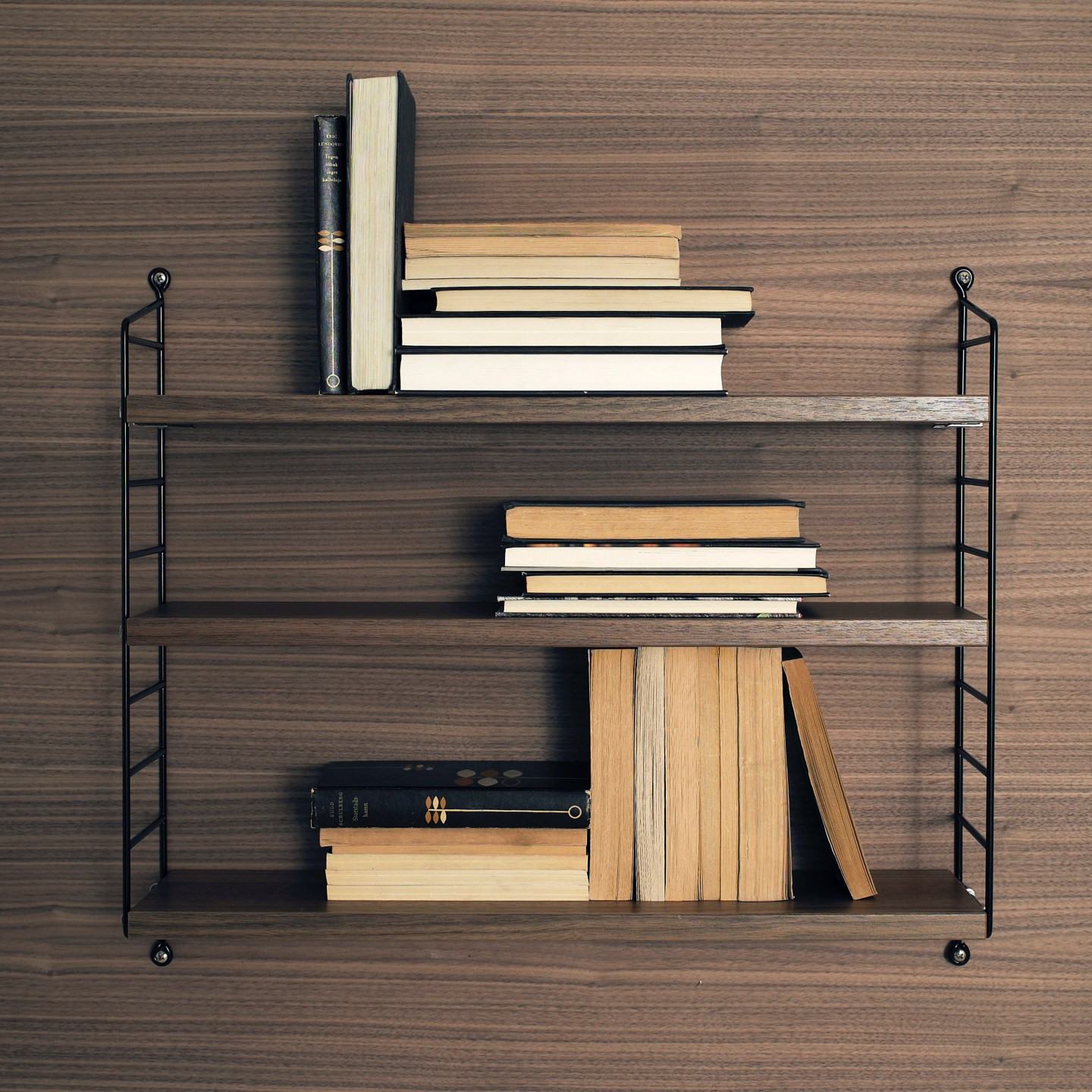 Dizajnerske police String‎