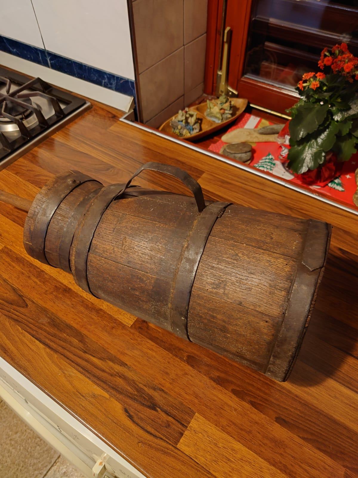 Drvena posuda za izradu maslaca