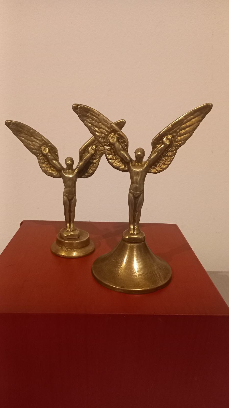 Dvije figurice od mesinga