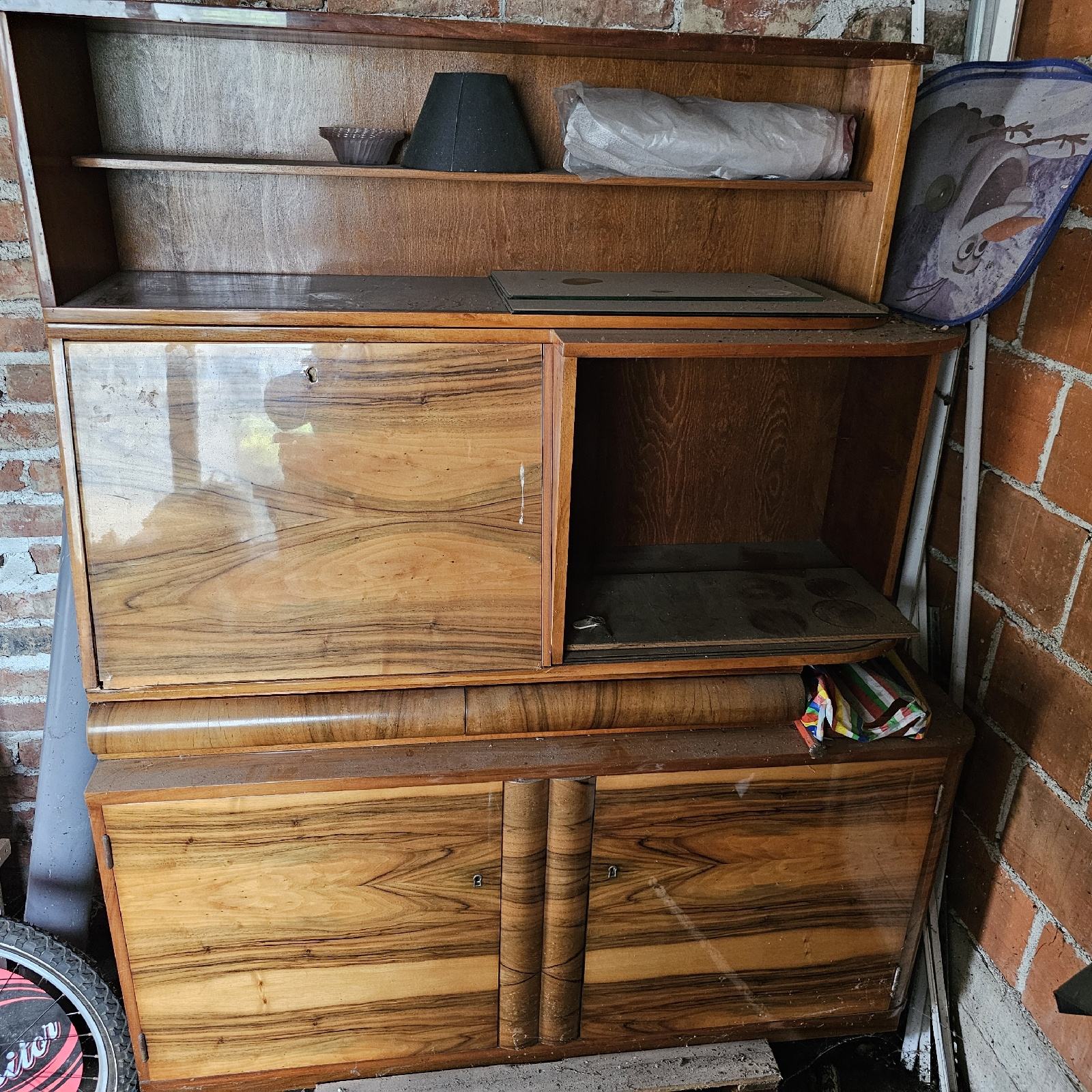 Kredenc i starinski ormar